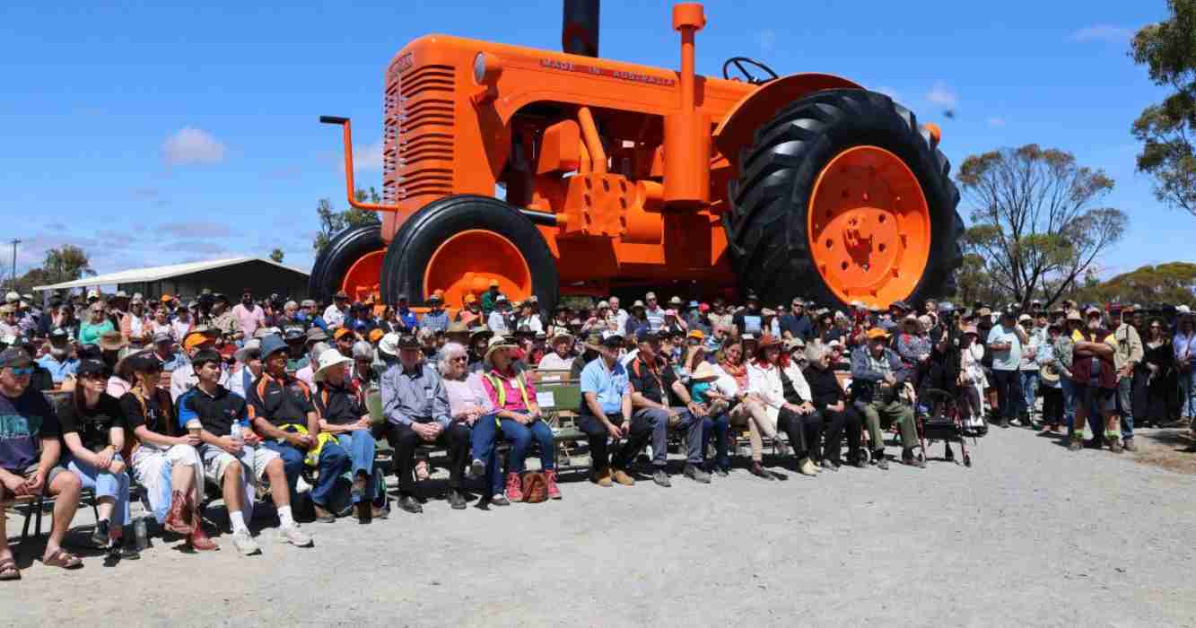 Australia exhibió al tractor más grande del mundo: una réplica gigante ...